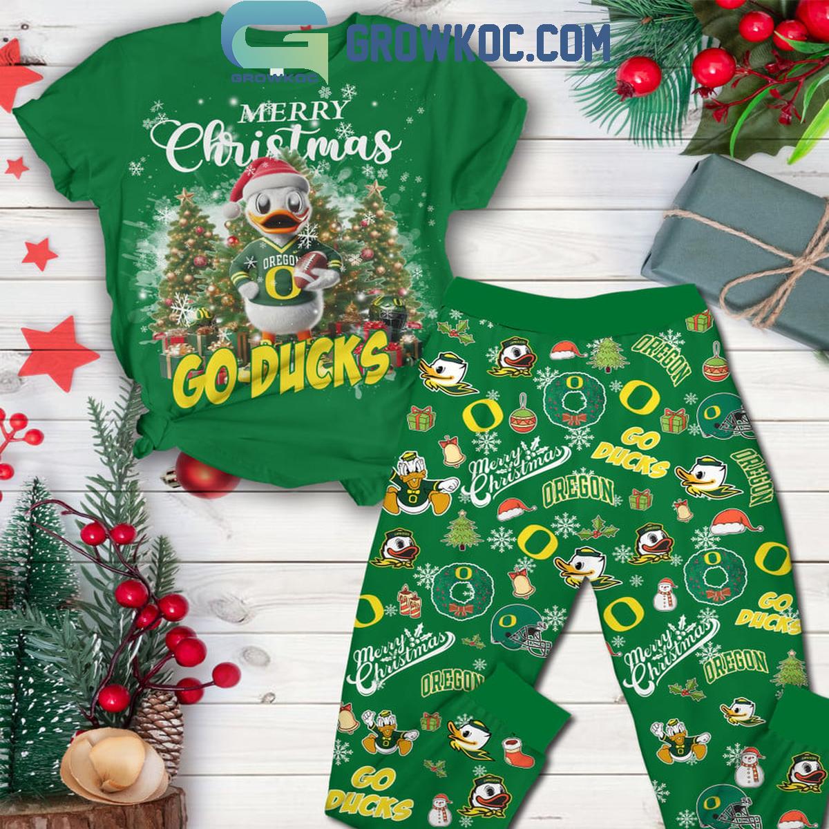 Oregon Ducks Merry Christmas And Happy New Year 2025 Fleece Pajamas Set ...