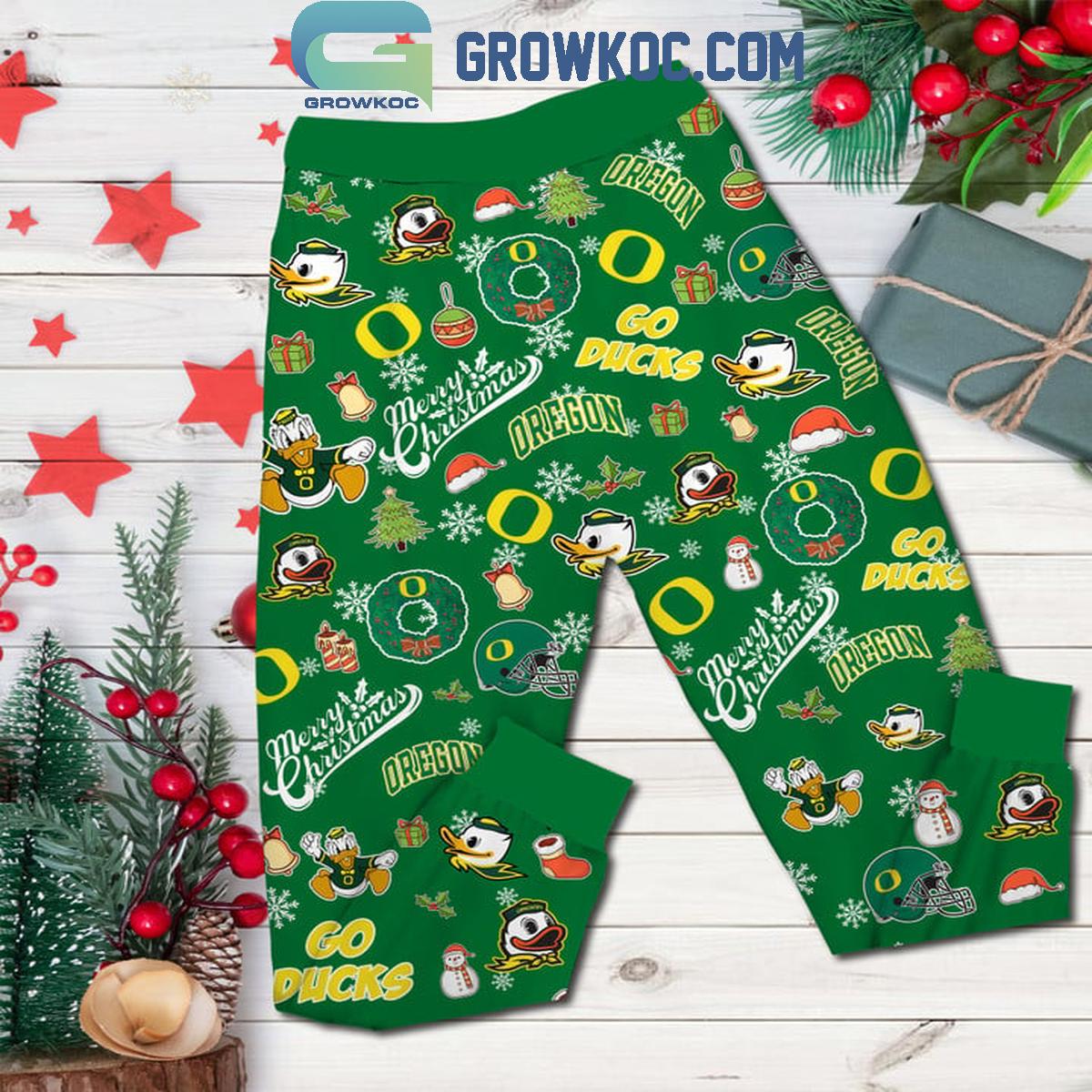 Oregon Ducks Merry Christmas And Happy New Year 2025 Fleece Pajamas Set ...